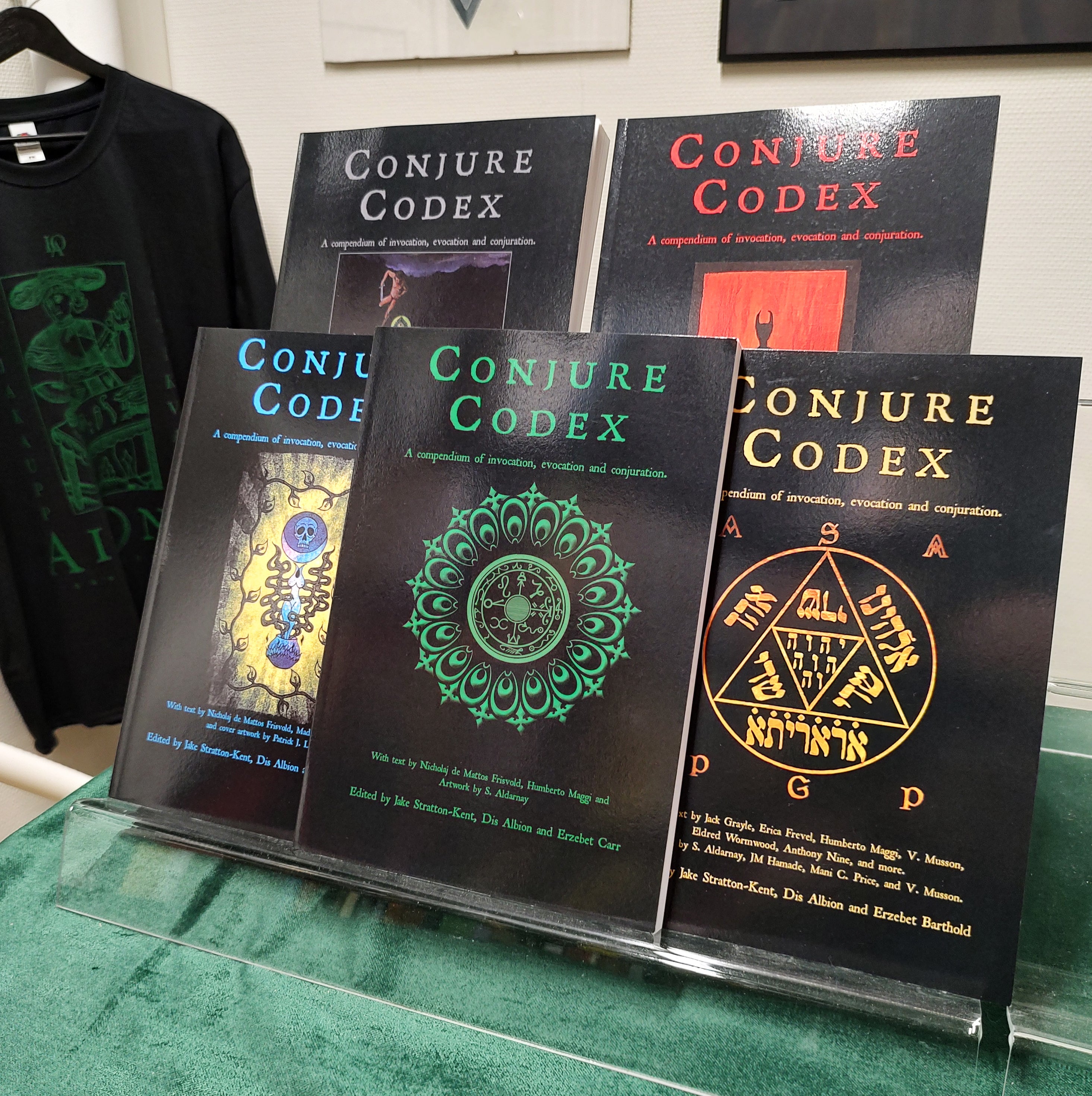 Conjure Codex – AIONI kirjakauppa & antikvariaatti